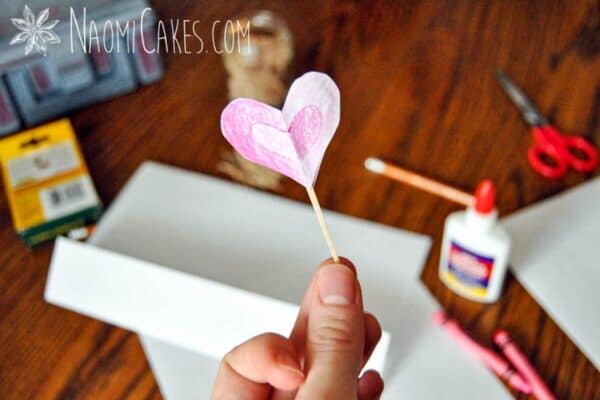 Valentine's Day Craft for Kids: Cupcake Valentines [Tutorial] - NaomiCakes