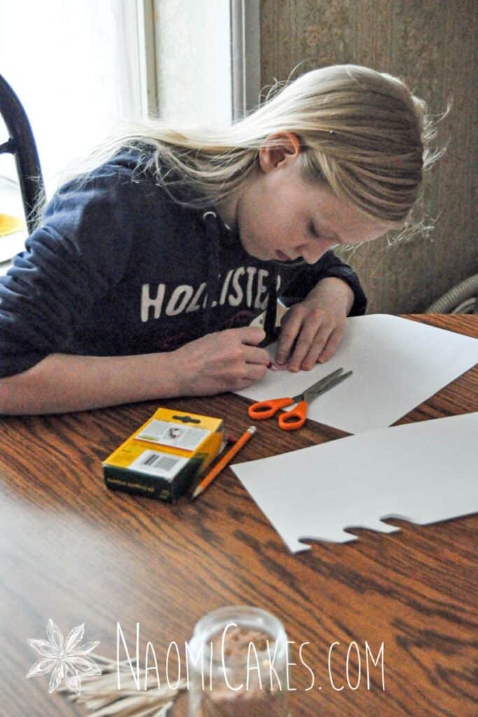 Valentine's Day Craft for Kids: Cupcake Valentines [Tutorial] - NaomiCakes