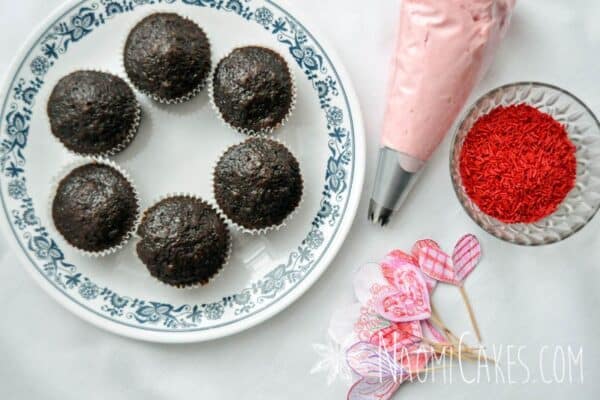 Valentine's Day Craft for Kids: Cupcake Valentines [Tutorial] - NaomiCakes