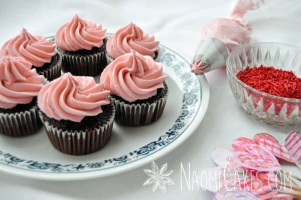 Valentine's Day Craft for Kids: Cupcake Valentines [Tutorial] - NaomiCakes