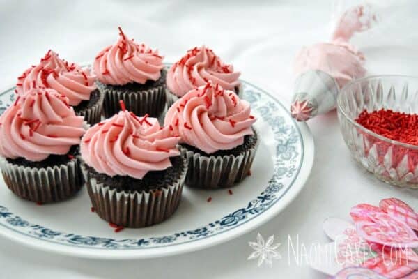 Valentine's Day Craft for Kids: Cupcake Valentines [Tutorial] - NaomiCakes