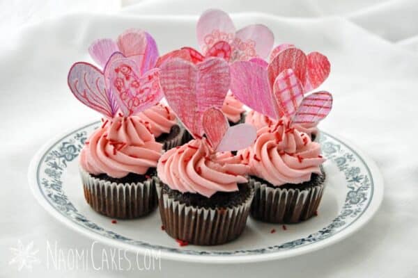 Valentine's Day Craft for Kids: Cupcake Valentines [Tutorial] - NaomiCakes