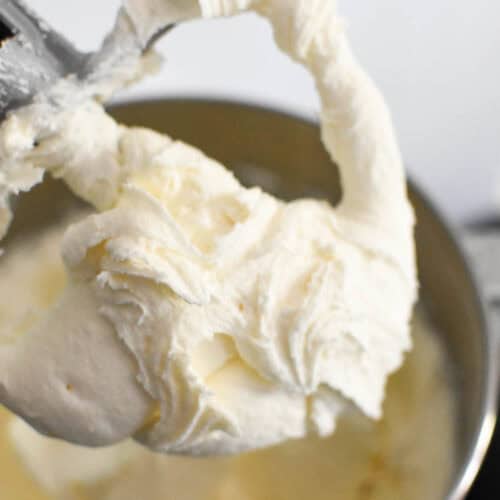 How to Frost a Cake with Buttercream (Smooth Finish) [Tutorial ...