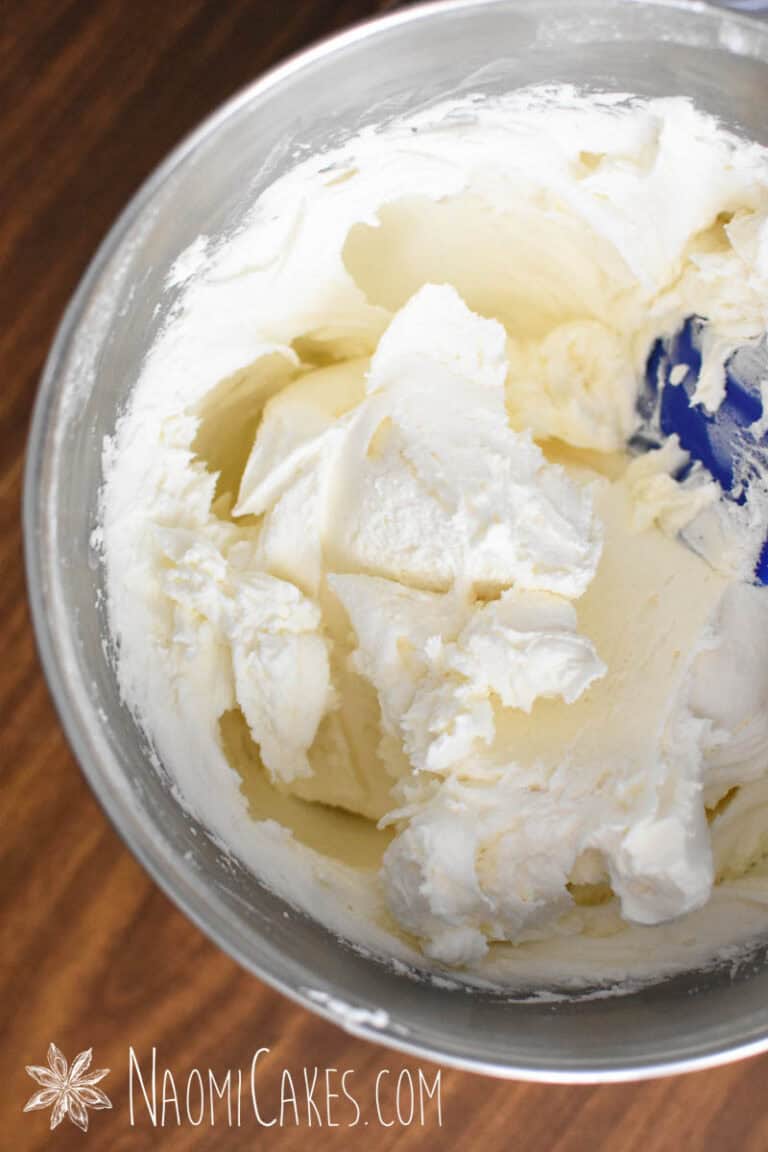 How to Frost a Cake with Buttercream (Smooth Finish) [Tutorial ...