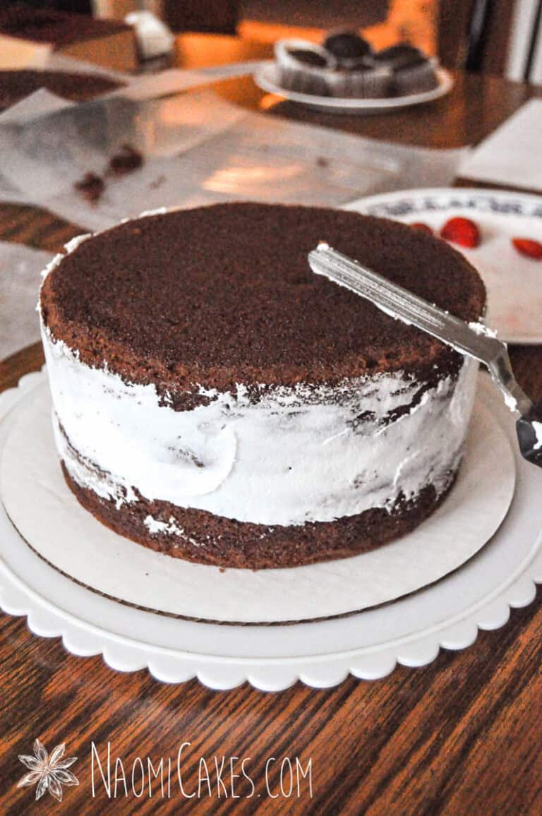 How to Frost a Cake with Buttercream (Smooth Finish) [Tutorial ...