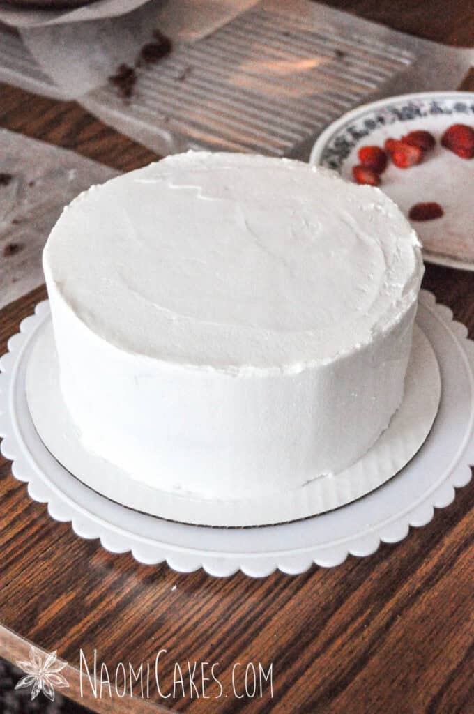 How to Frost a Cake with Buttercream (Smooth Finish) [Tutorial ...