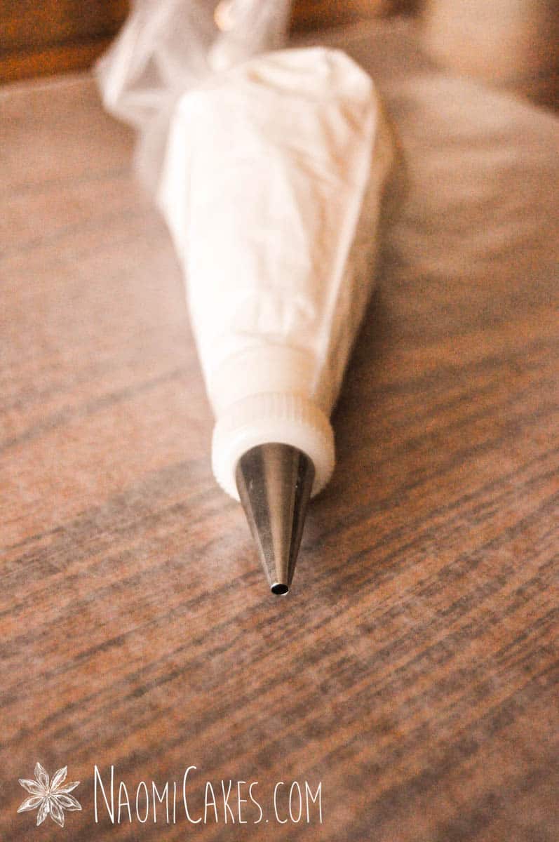 Basic Piping Techniques for Cake Decorating [Tutorial] - NaomiCakes