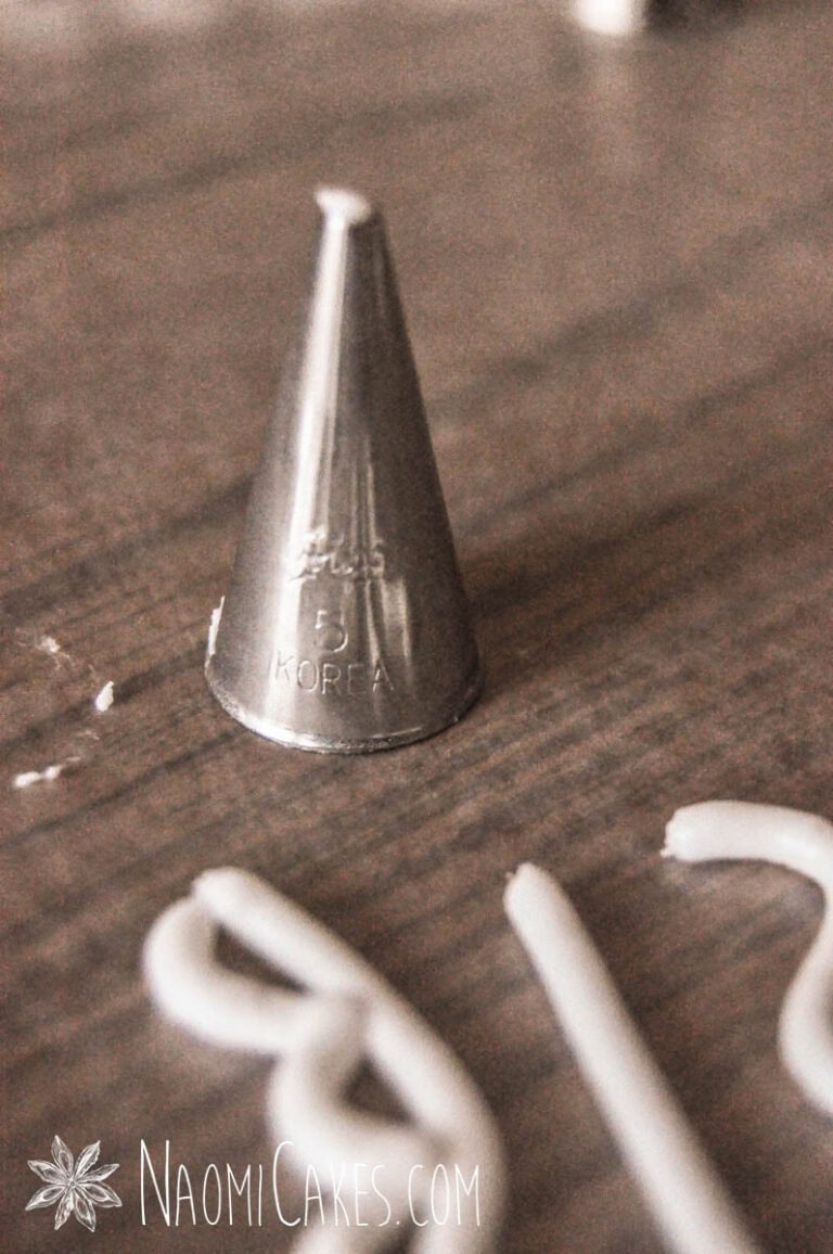 Basic Piping Techniques for Cake Decorating [Tutorial] - NaomiCakes