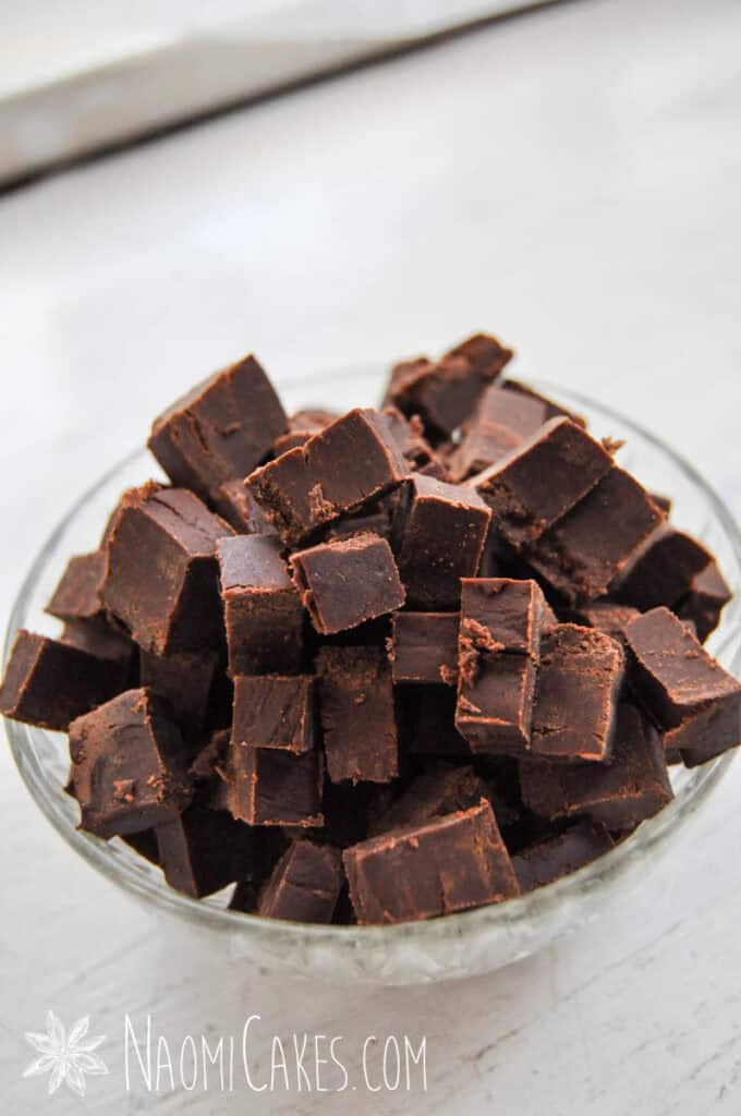 Chocolate Fudge Cookies with Oats and Flaxseed - NaomiCakes