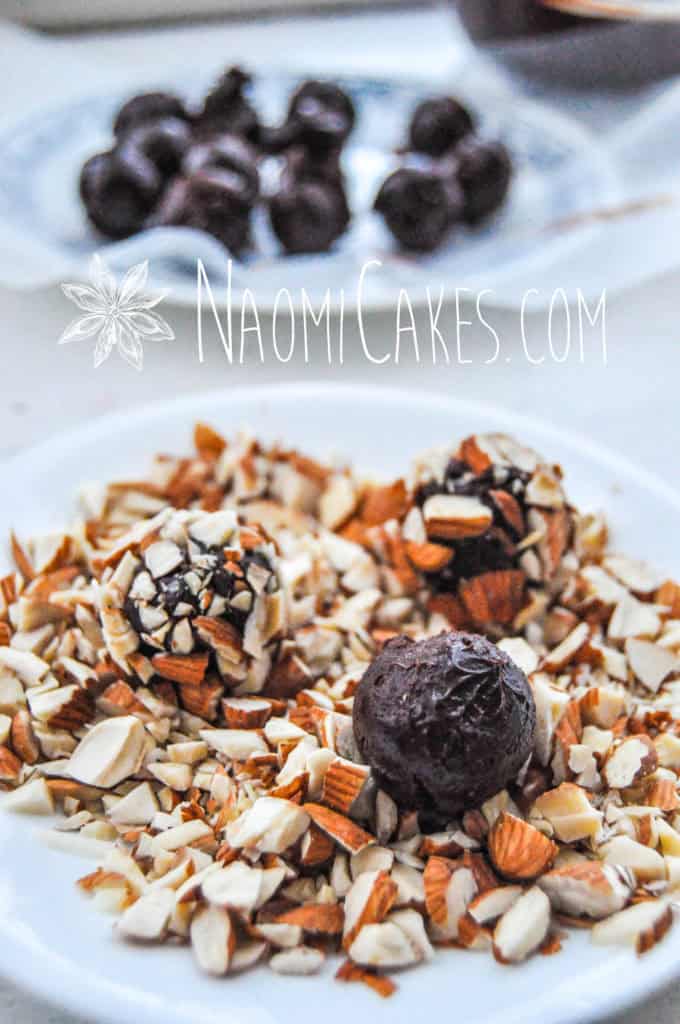 Easy Dark Chocolate Truffles [Recipe] - NaomiCakes