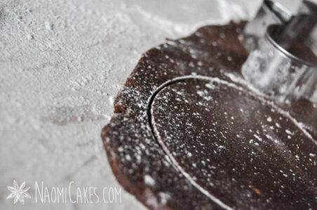 Easy Homemade Gingerbread [Recipe] - NaomiCakes