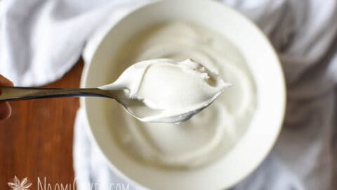 How to Make Royal Icing from Scratch [Recipe] - NaomiCakes