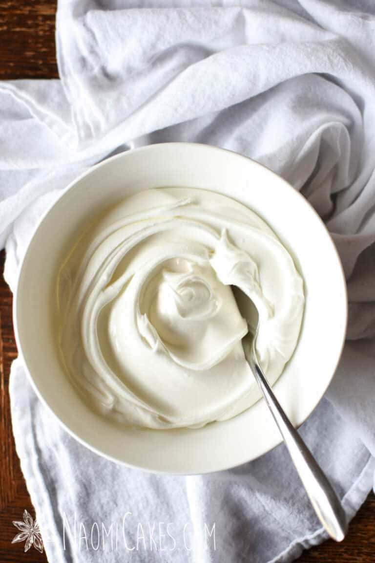 How to Make Royal Icing from Scratch [Recipe] - NaomiCakes