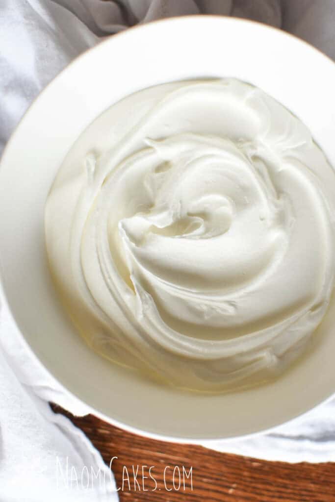 How to Make Royal Icing from Scratch [Recipe] - NaomiCakes