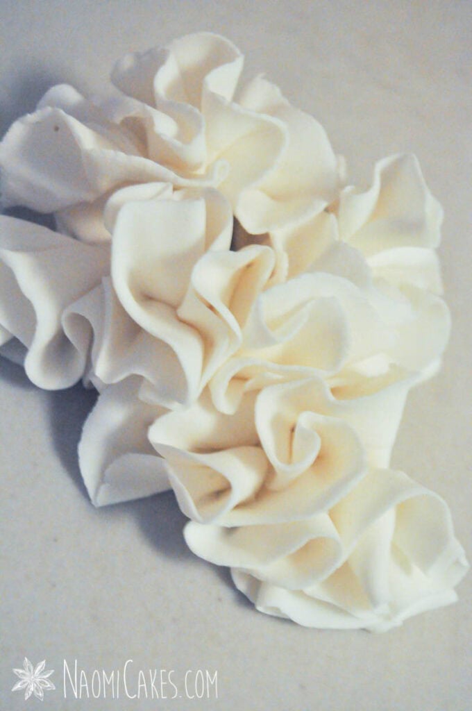 How to Make Fondant Ruffles for Cakes [Tutorial] - NaomiCakes