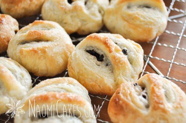 Eccles Cakes [Recipe] - NaomiCakes