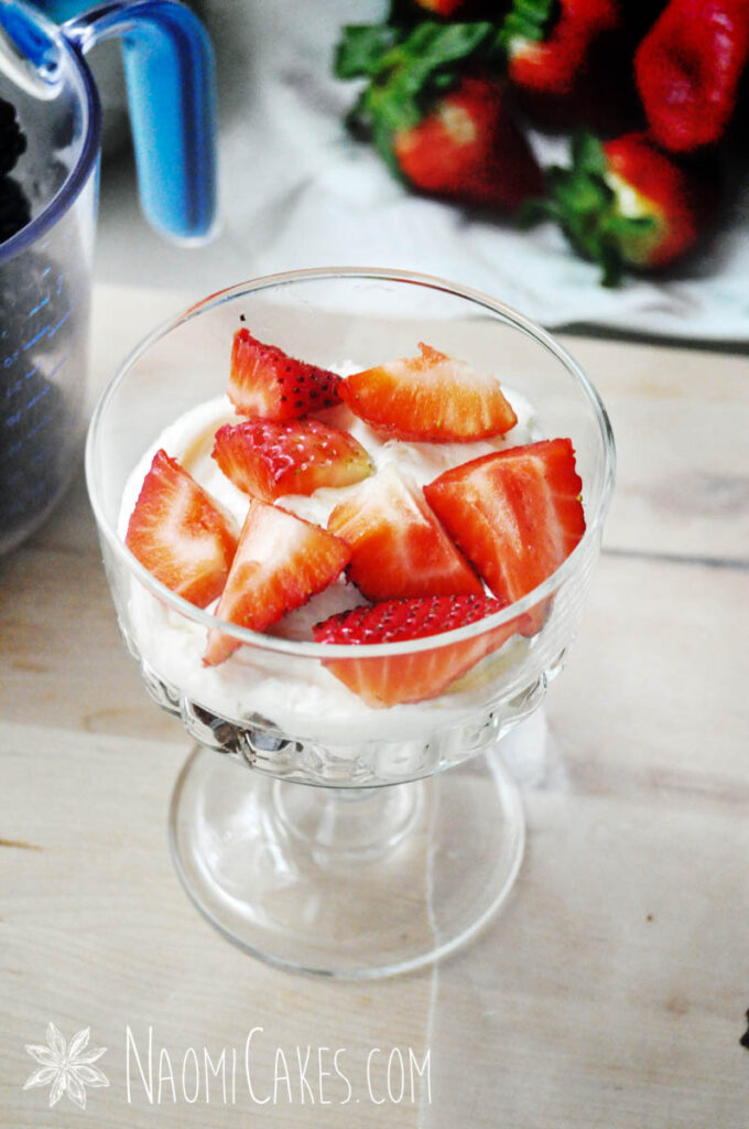 Miniature Cheesecake Trifles [Recipe & Tutorial] - NaomiCakes