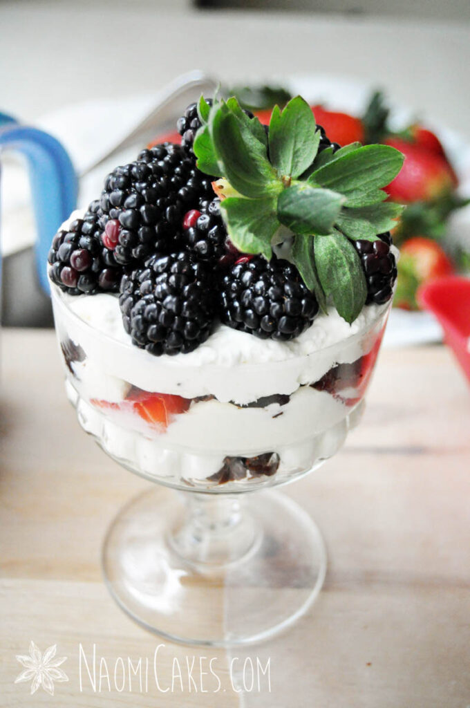 Miniature Cheesecake Trifles [Recipe & Tutorial] - NaomiCakes