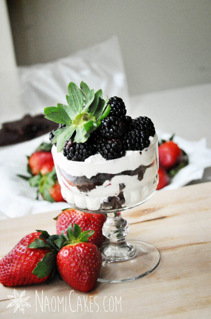 Miniature Cheesecake Trifles [Recipe & Tutorial] - NaomiCakes