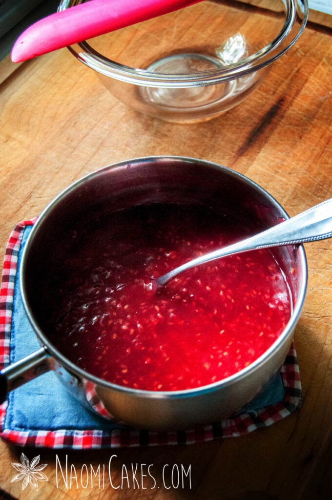 Easy Homemade Raspberry Sauce [Recipe] - NaomiCakes
