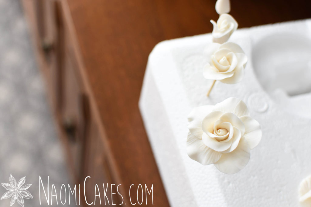 Gum Paste Roses - The Base, Part 1/5 [Tutorial] - NaomiCakes