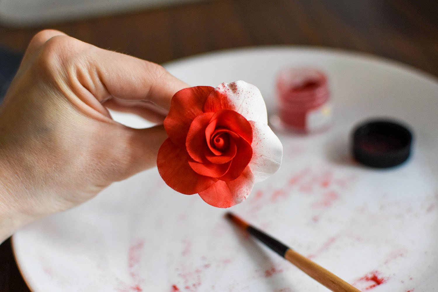 Gum Paste Roses - Tinting the Roses, Part 5/5 [Tutorial] - NaomiCakes