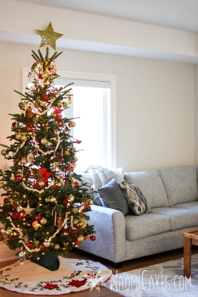 A Natural Christmas Tree: Popcorn Garlands DIY [Tutorial] - NaomiCakes