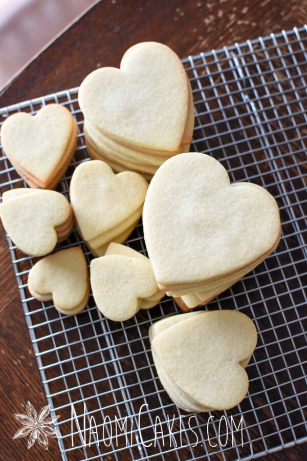 Valentine's Day Sugar Cookies [Recipe & Tutorial] - NaomiCakes
