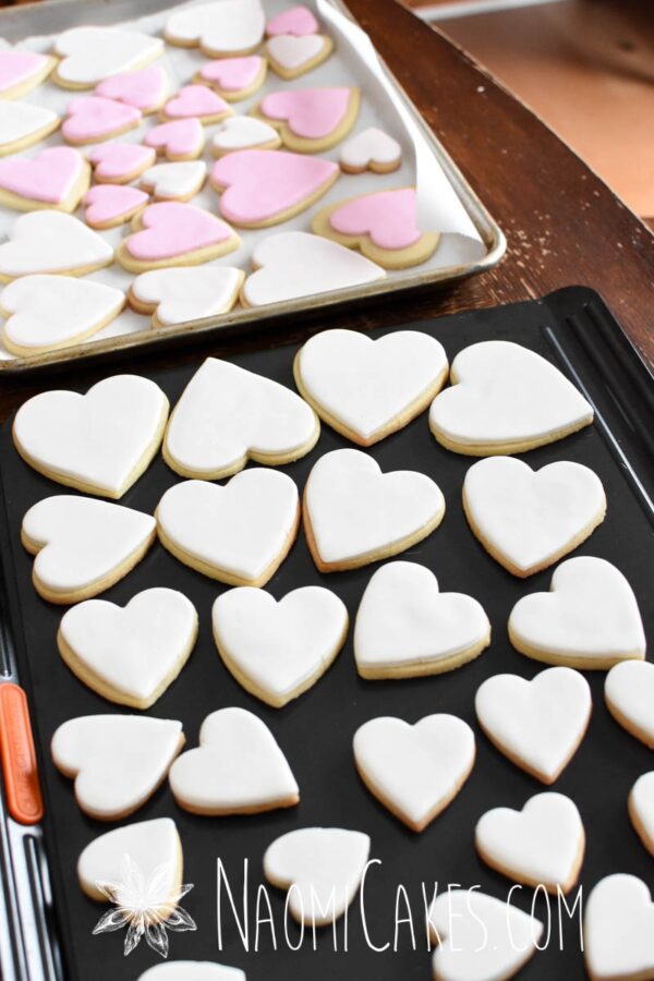 Valentine's Day Sugar Cookies [Recipe & Tutorial] - NaomiCakes