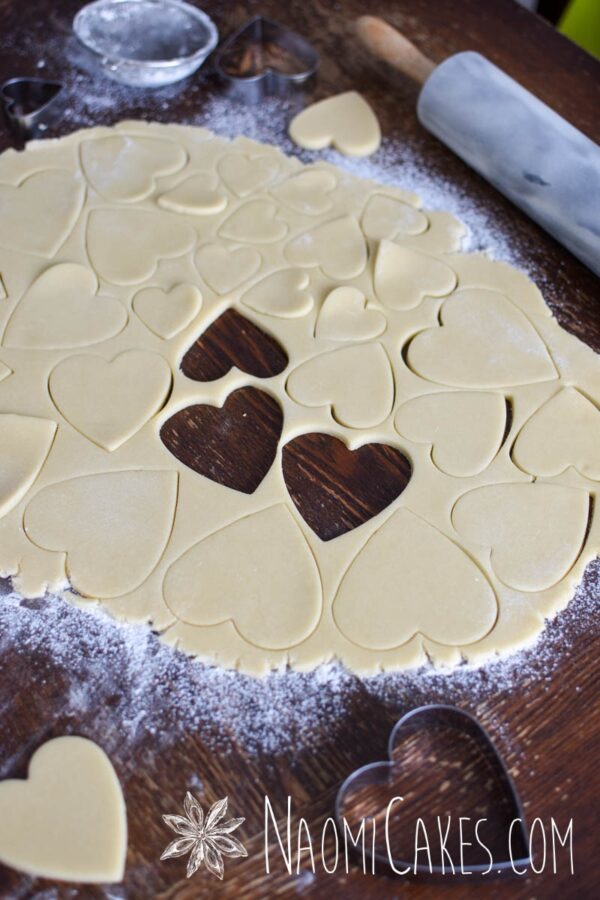 Valentine's Day Sugar Cookies [Recipe & Tutorial] - NaomiCakes