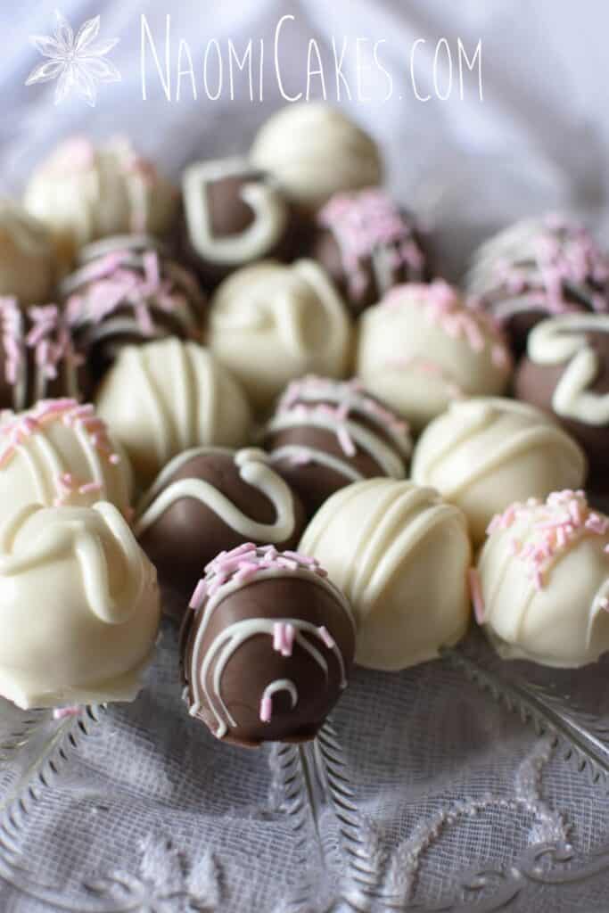 Easy White Chocolate Truffles [Recipe] - NaomiCakes
