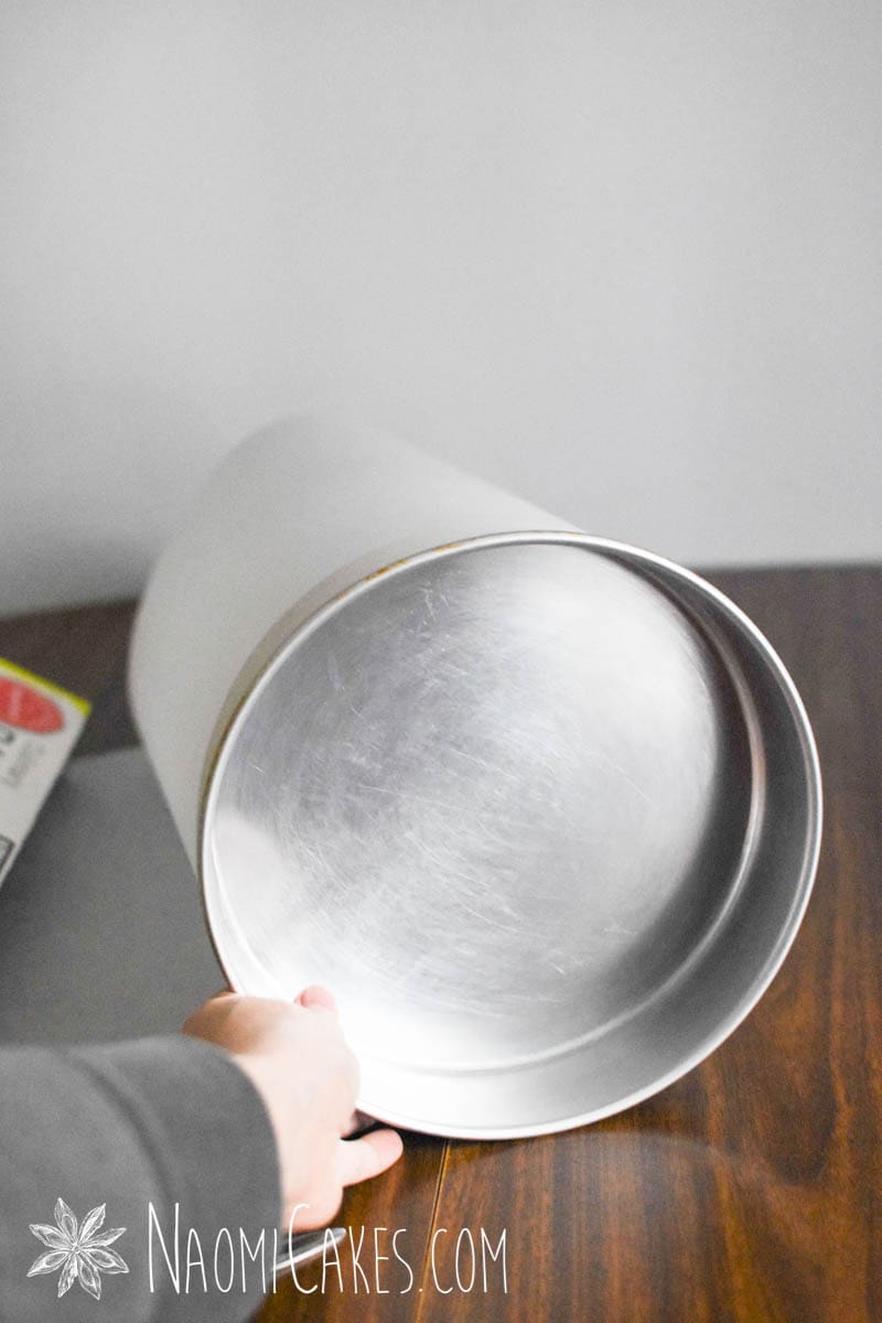 How to Line Cake Pans with Parchment Paper [Tutorial] - NaomiCakes