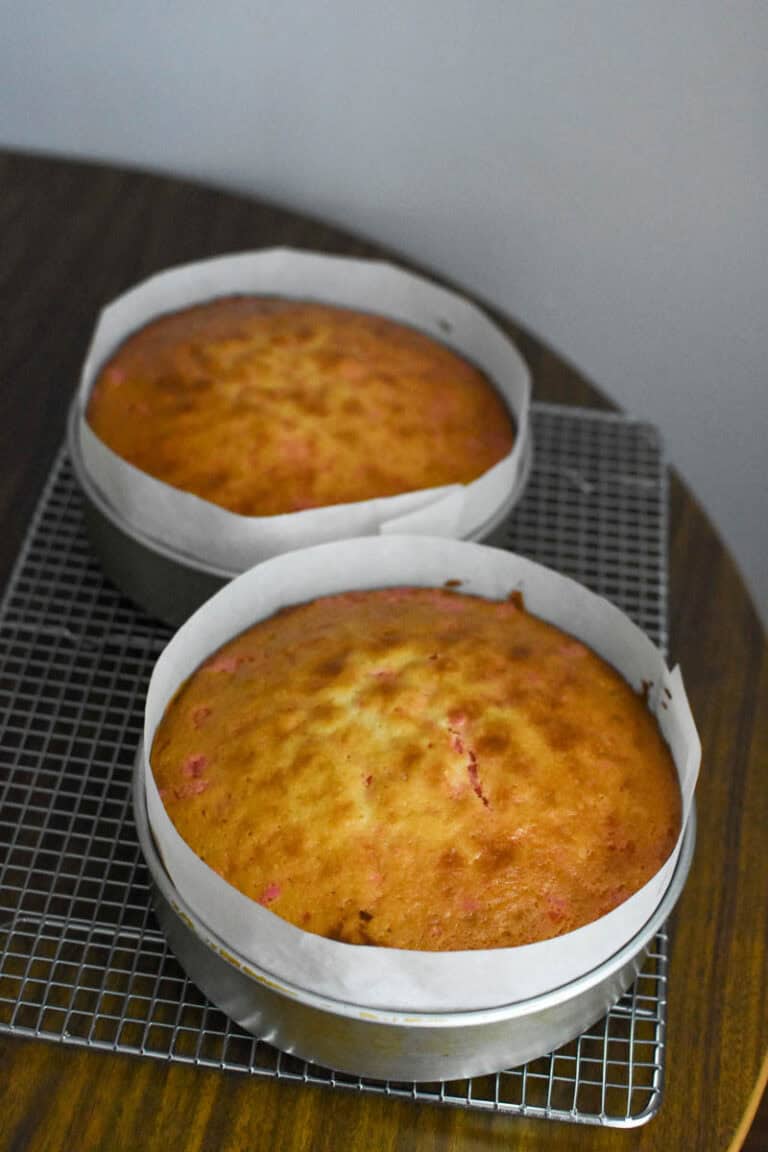 How to Line Cake Pans with Parchment Paper [Tutorial] - NaomiCakes