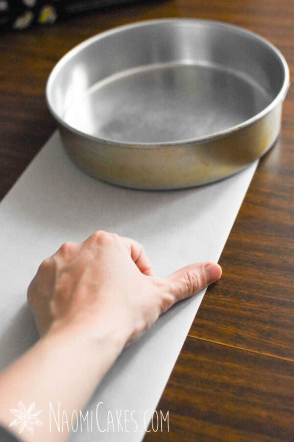 How to Line Cake Pans with Parchment Paper [Tutorial] - NaomiCakes