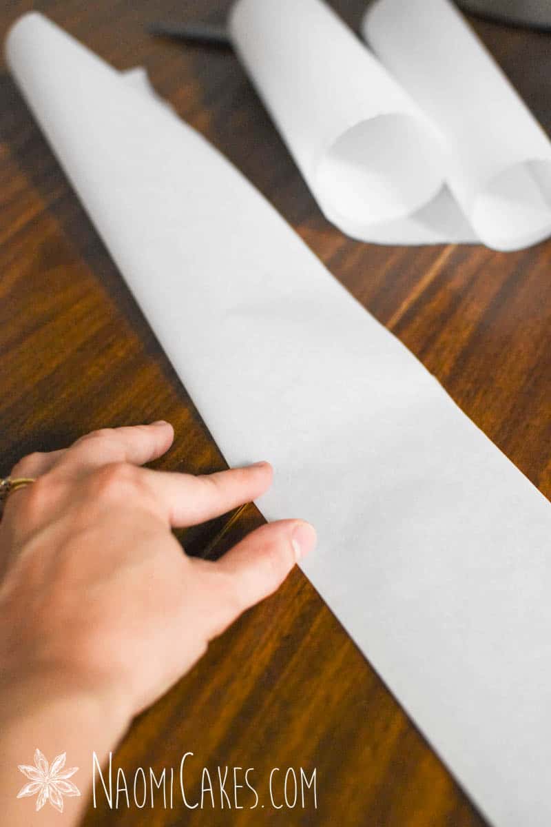 How to Line Cake Pans with Parchment Paper [Tutorial] - NaomiCakes