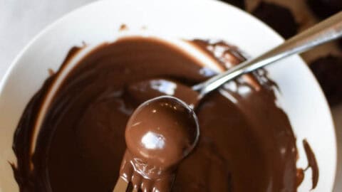 How to Dip Truffles in Chocolate [Tutorial] - NaomiCakes
