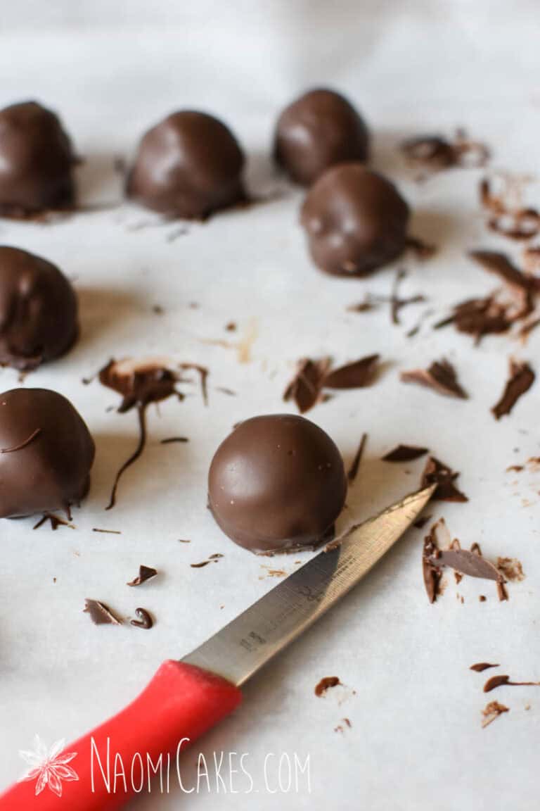 How to Dip Truffles in Chocolate [Tutorial] - NaomiCakes