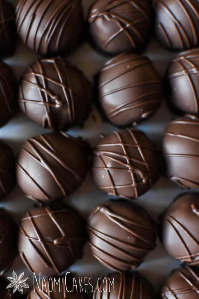 Easy Dark Chocolate Truffles [Recipe] - NaomiCakes