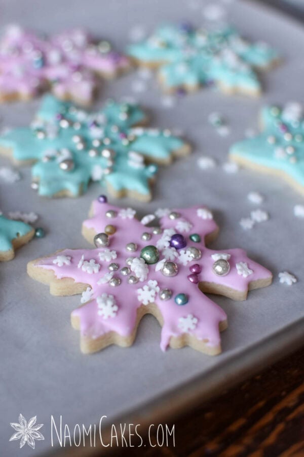 The Easiest, Fastest Way to Frost Cookies [Tutorial] - NaomiCakes