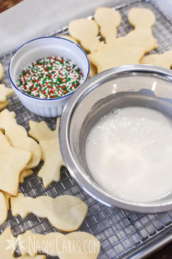 The Easiest, Fastest Way to Frost Cookies [Tutorial] - NaomiCakes