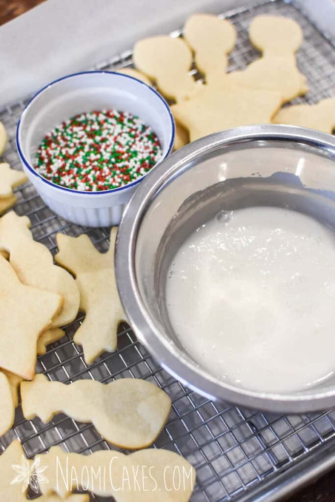 The Easiest, Fastest Way to Frost Cookies [Tutorial] - NaomiCakes