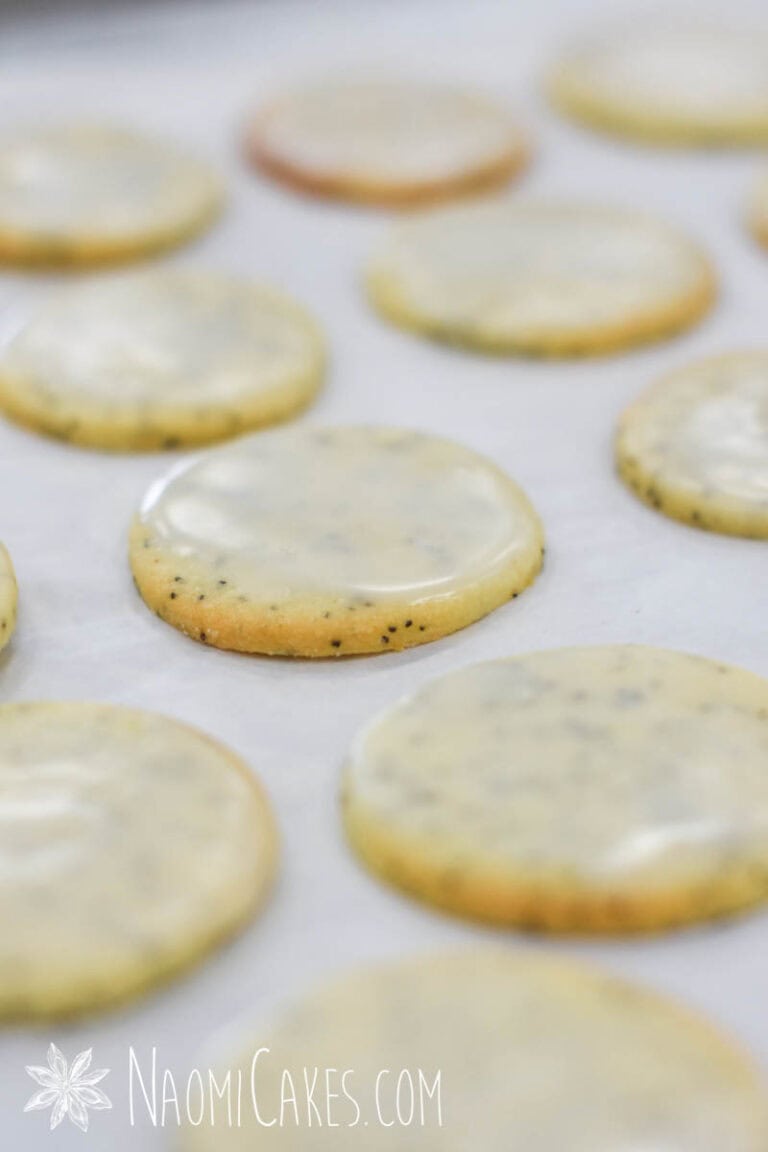 The Easiest, Fastest Way to Frost Cookies [Tutorial] - NaomiCakes