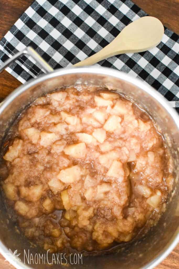Easy Homemade Applesauce (No Sugar) [Recipe] - NaomiCakes