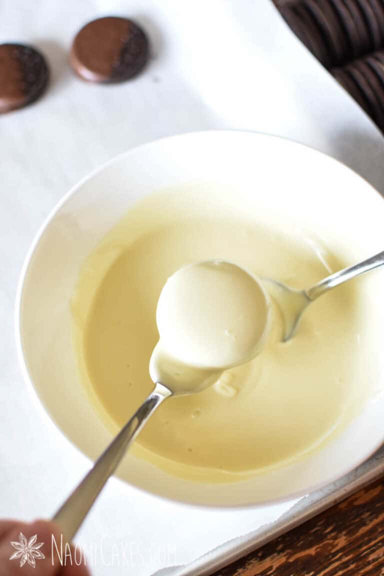 Easy Chocolate Covered Oreo Cookies [Tutorial] - NaomiCakes