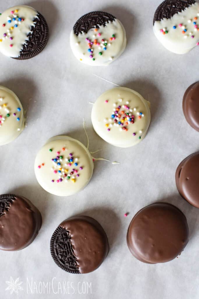 Easy Chocolate Covered Oreo Cookies [Tutorial] - NaomiCakes