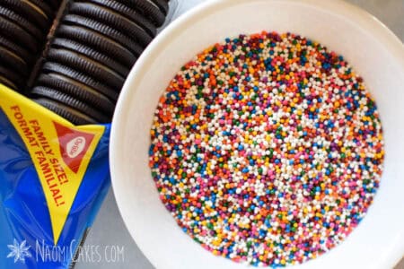 Easy Chocolate Covered Oreo Cookies [Tutorial] - NaomiCakes