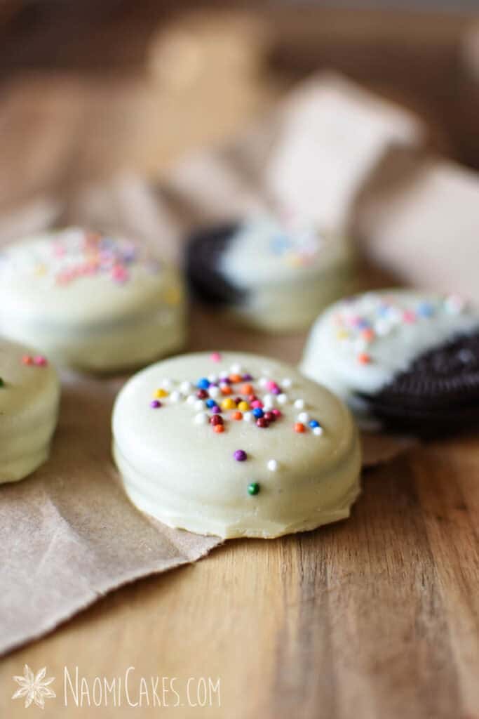 Easy Chocolate Covered Oreo Cookies [Tutorial] - NaomiCakes