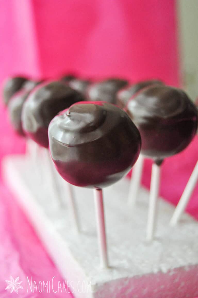 10 Great Ways to Decorate Cake Pops [How-To Guide] - NaomiCakes