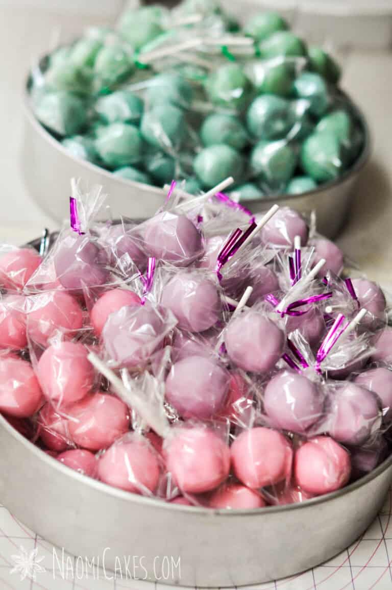 10 Great Ways to Decorate Cake Pops [How-To Guide] - NaomiCakes