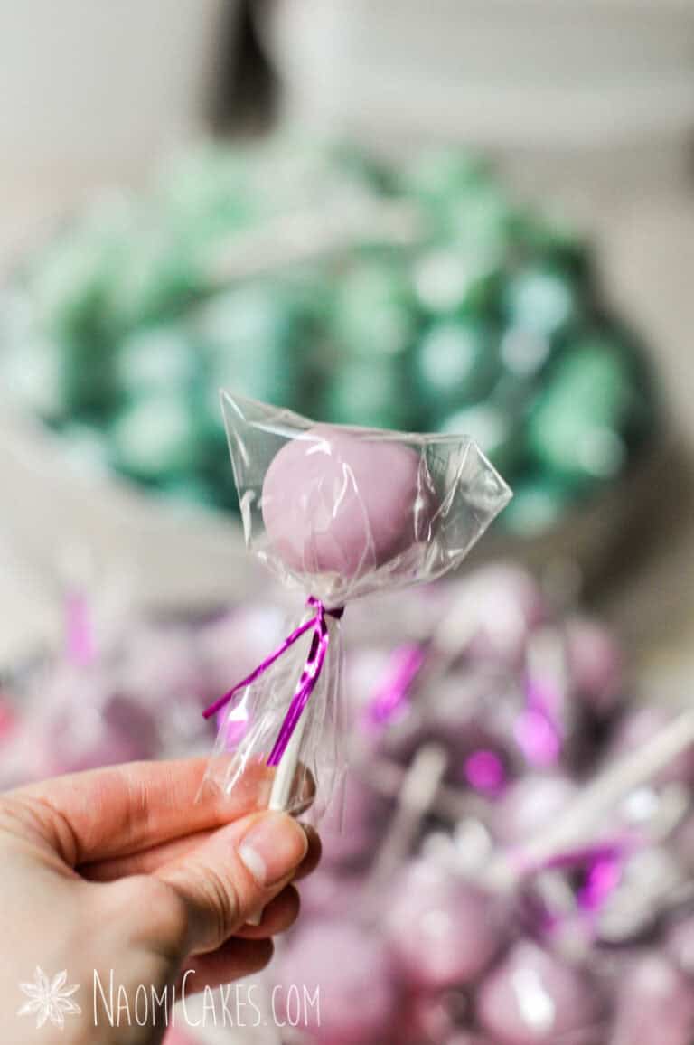 10 Great Ways to Decorate Cake Pops [How-To Guide] - NaomiCakes